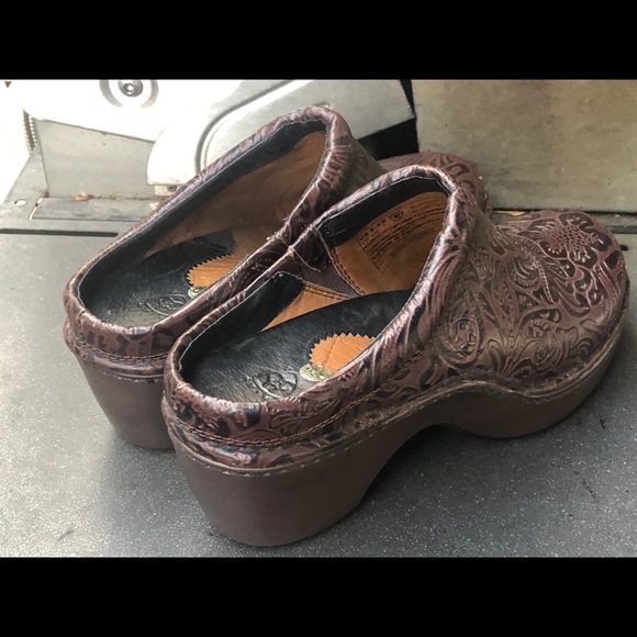 Ariat | Shoes | Ariat Brown Leather Slides Womens Clogs Size 65 | Poshmark